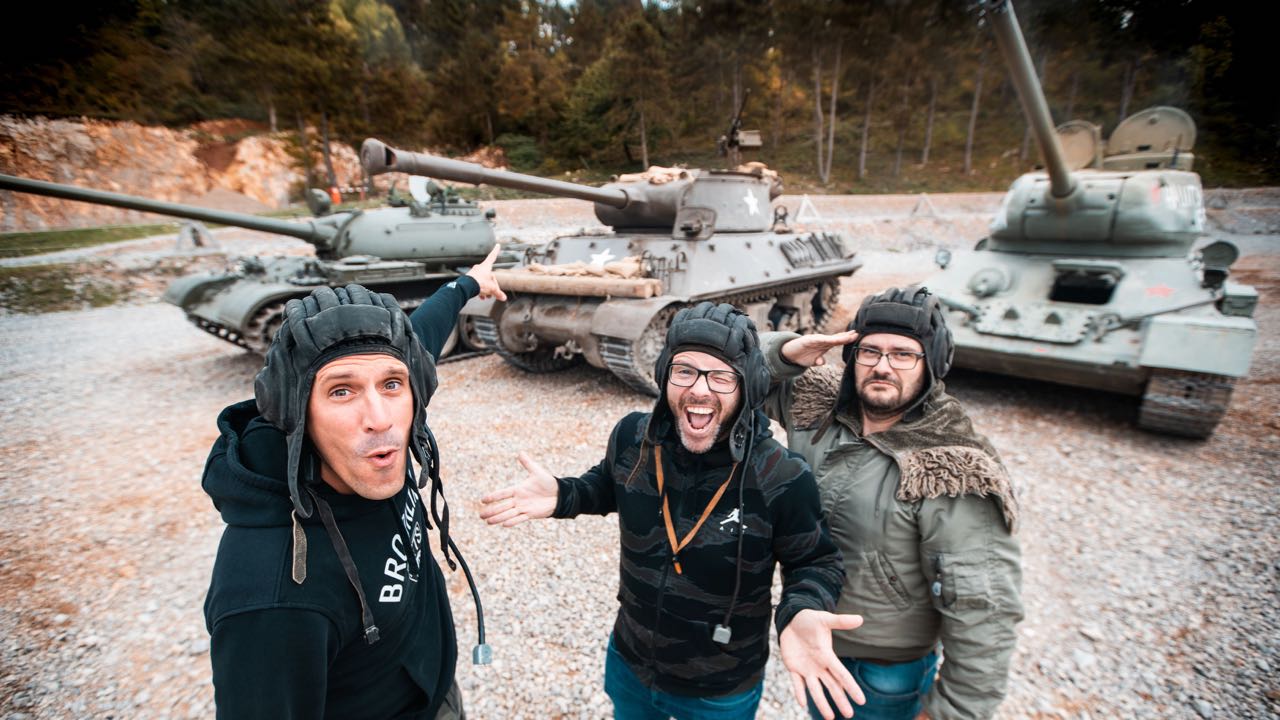 Atmosferci ponovo jašu! Fiću, Peglu i društvo zamijenili su – tenkovima ...