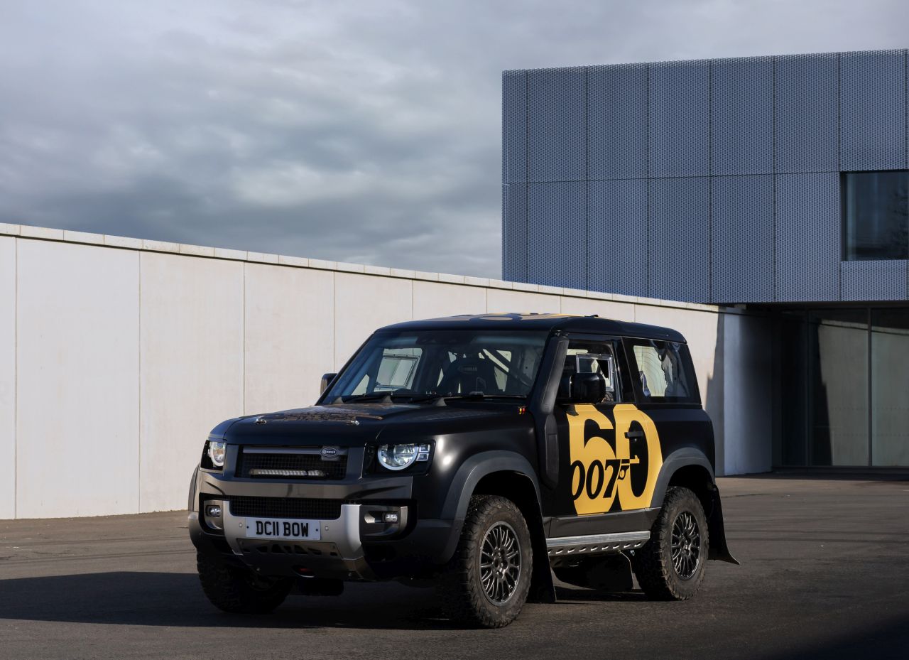 Defender u čast Jamesu Bondu - AMS