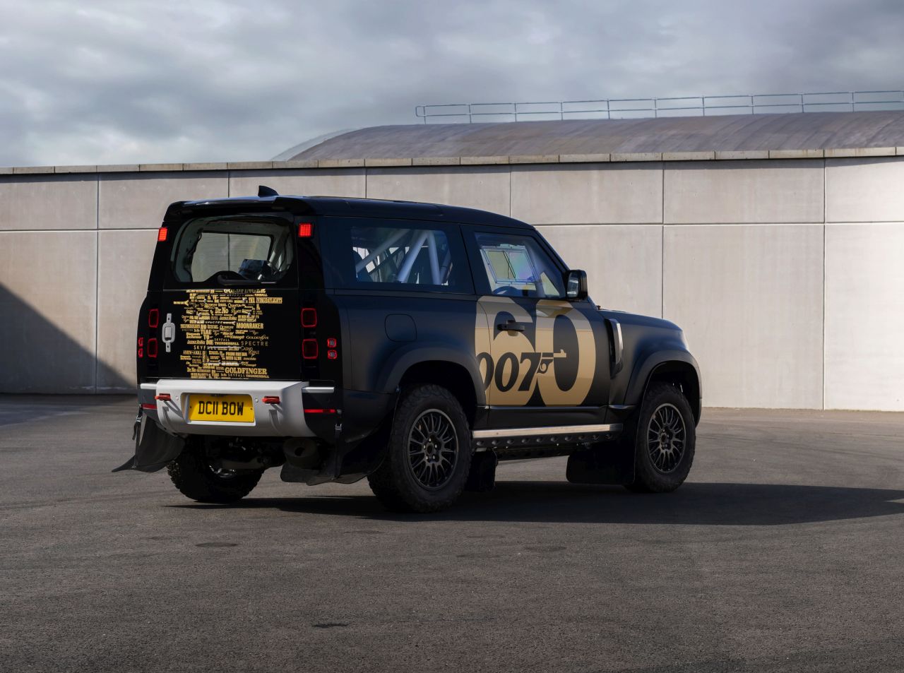 Defender u čast Jamesu Bondu - AMS